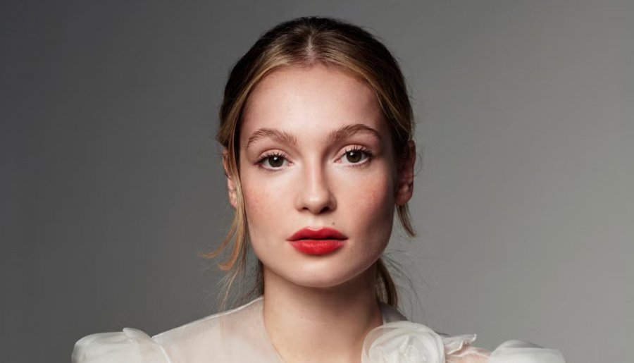 'Bridgerton' star Hannah Dodd reflects on Francesca's relatable 'innocence'