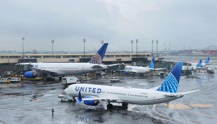 United Airlines flight diverted into emergency response after passenger ...