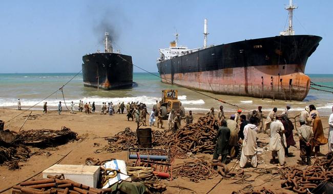 Working conditions at Gadani ship-breaking yard ‘still bad’