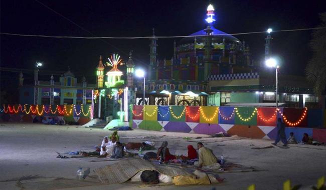 Cops among 22 martyred in suicide attack at Jhal Magsi shrine