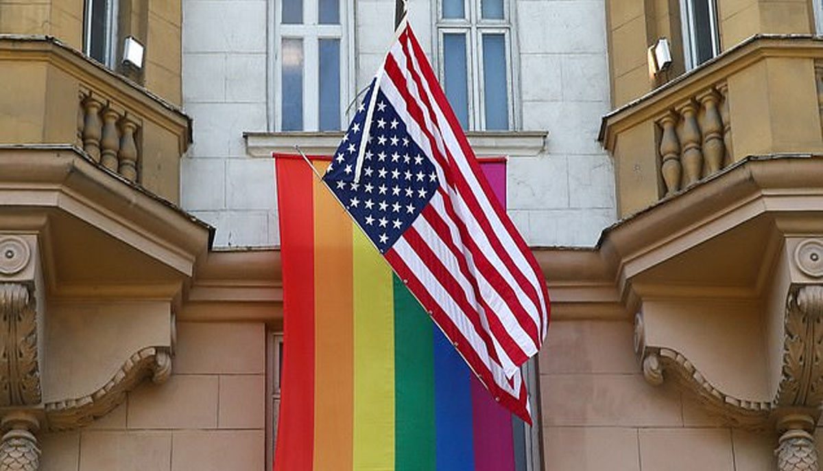 Putin mocks US embassy flag