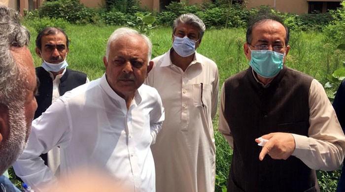 Sarwar for capital punishment for those who looted country for 35 years