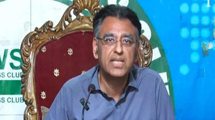 Asad Umar ‘in touch’ with Fawad, not Tareen