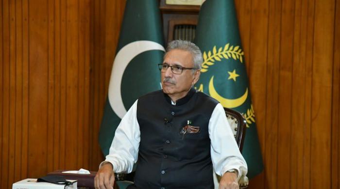 President Arif Alvi confers civil awards on Pakistanis, foreign nationals