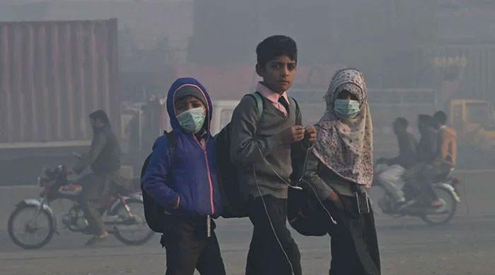 500 hospitalised due to toxic smog