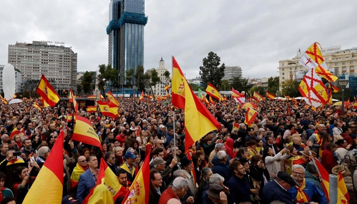 Thousands of Spaniards rally against amnesty move for Catalan rebels