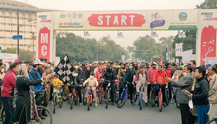 Family cycling event held to combat smog