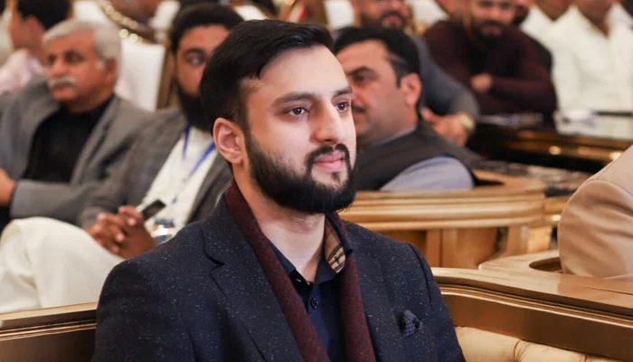 Minister felicitates Christian community