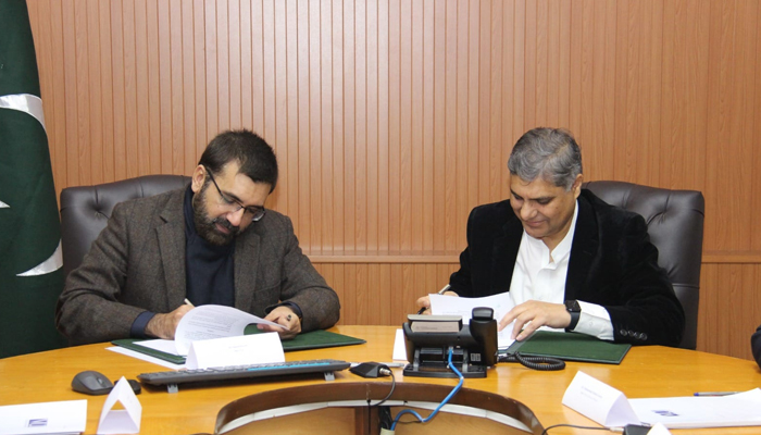 PEF, VU sign MoU to equip students with IT skills