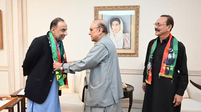 Former MQM leaders Raza Haroon, Anis Advocate join PPP