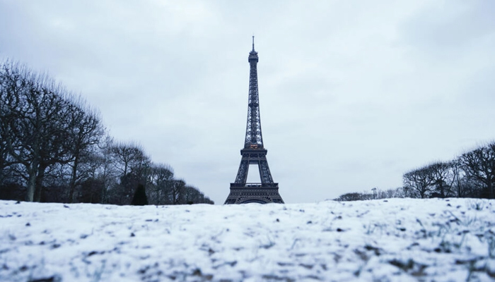 France closes roads as cold wave hits