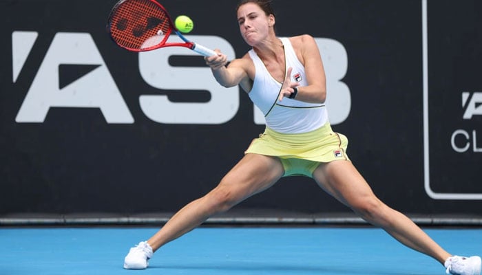 Navarro beats Mertens in Hobart for first WTA title