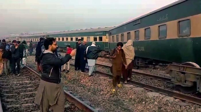 Shalimar Express derails near Bin Qasim