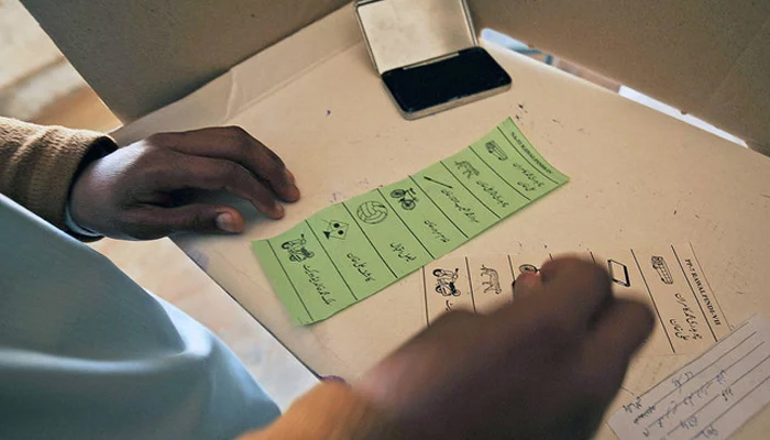 ECP starts providing postal ballot papers