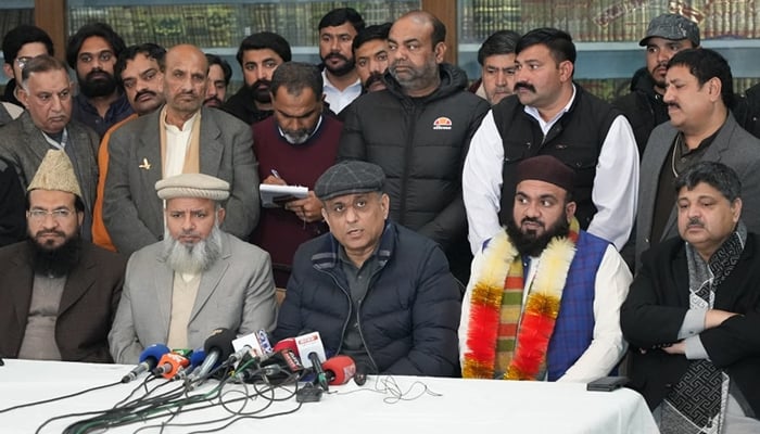 Aleem Khan gets support of Jamia Naeemia