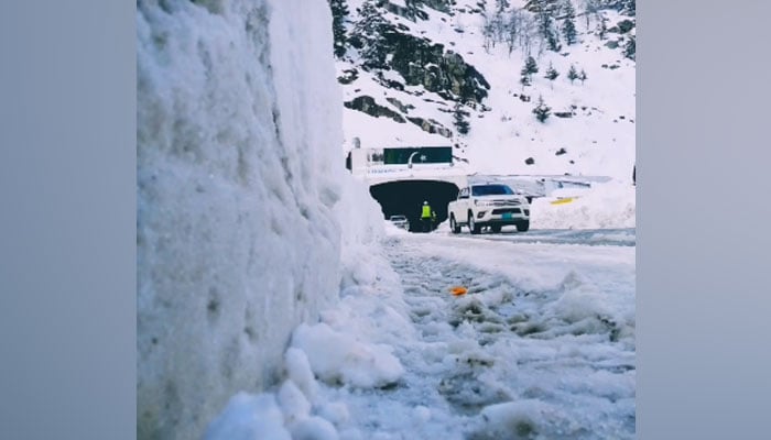 Lowari Tunnel reopens as road cleared on Dir side