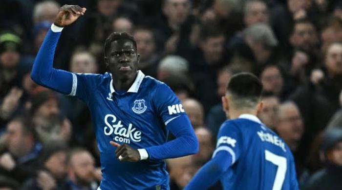 Everton move out of the bottom three after 1-1 draw with Palace