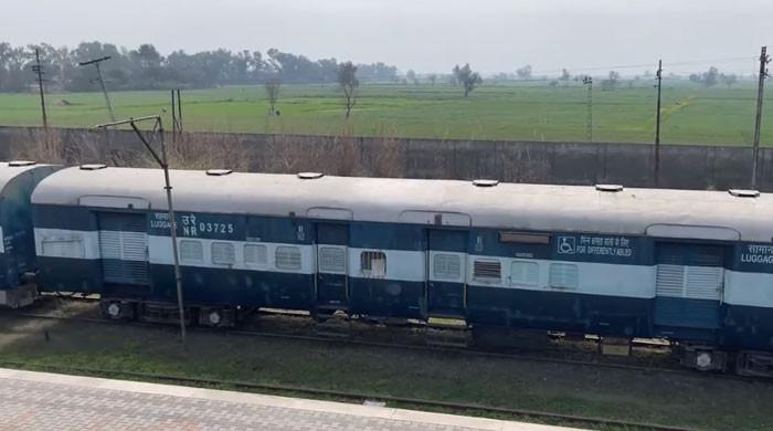 11 bogies of Samjhauta Express rust in Pakistan, thanks to Indian obduracy