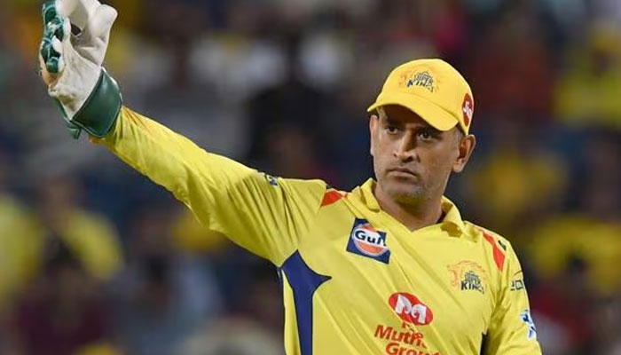 Dhoni relinquishes captaincy as Chennai gear up for IPL defence