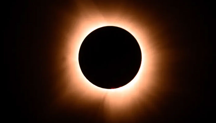 North America experiences total solar eclipse, starting at Mexican resort