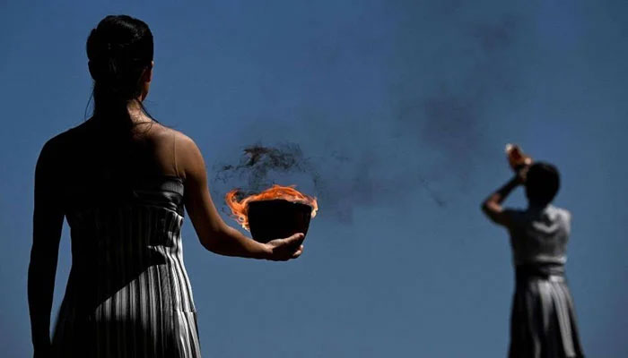 Flame to pass by Bataclan, Shoah Memorial: Paris mayor