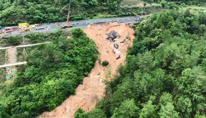 24 people killed in south China road collapse