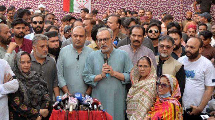 MQM-P leaders lash out at Sindh govt, Hyderabad mayor over tragic deaths