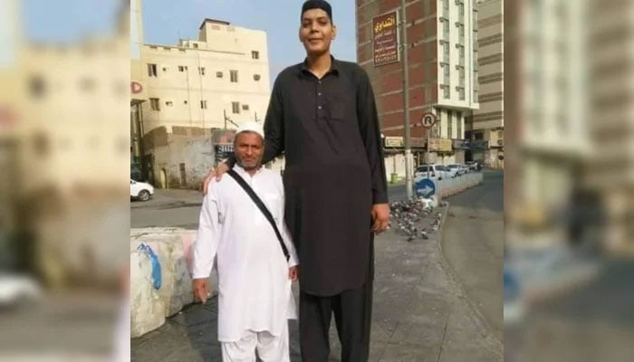 ‘World’s 2nd, Pakistan’s tallest man’ passes away