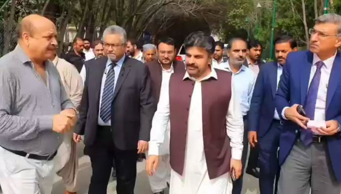 Sindh govt installs solar power system at two hospitals