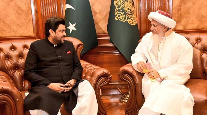 Governor praises Bohra community leader for promoting religious harmony