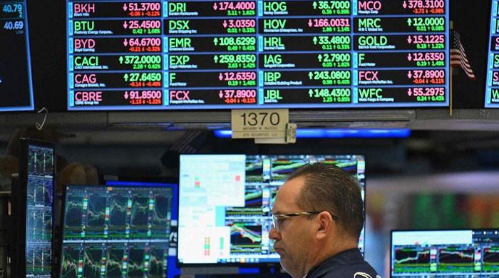 Stock markets slump on disappointing earnings