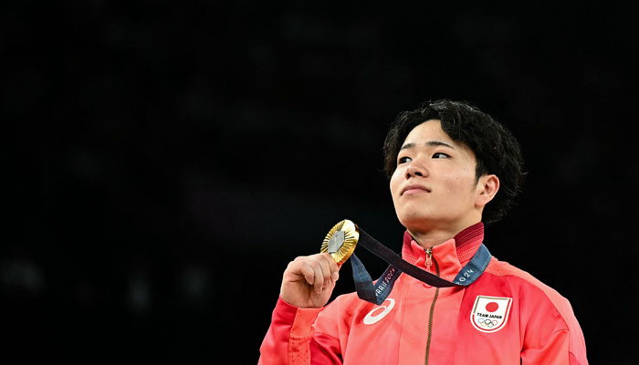 Japan’s Oka wins third gold on horizontal bar