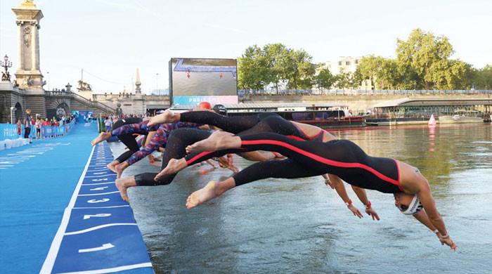 US sprinters fire relay warning, Olympic swimmers plunge into Seine