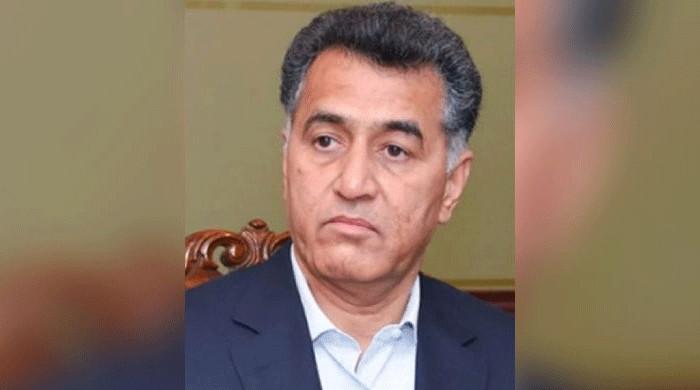 Gen Faiz involved in political interactions after retirement