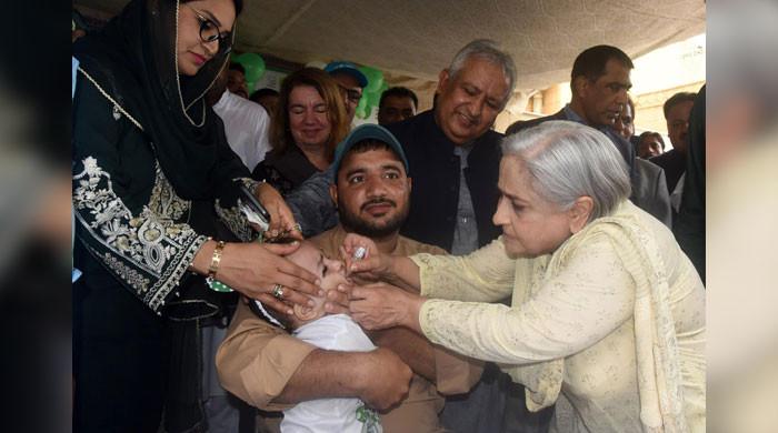 Dr Azra formally opens special anti-polio drive in 85 UCs across Karachi
