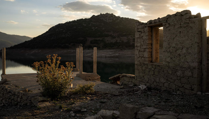 Sunken village emerges as Greek drought bites