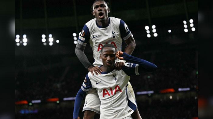 Ten-man Spurs cruise in Europa League opener despite Son injury scare