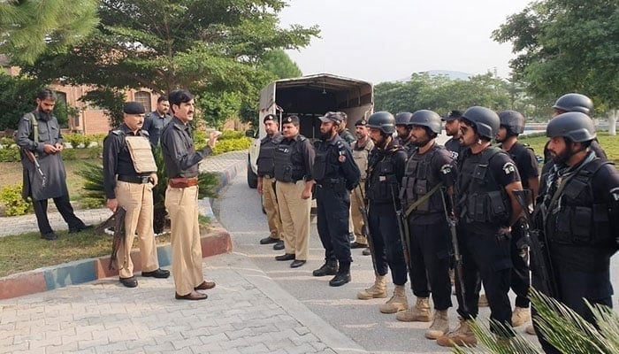 KP police in a fix amid PTI protest