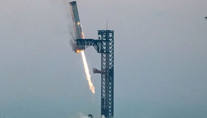 SpaceX ‘catches’ megarocket booster after test flight