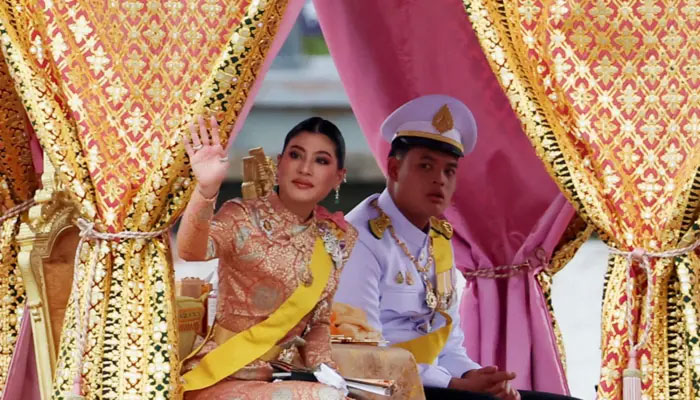 Thousands turn out for Thai royal barge pageantry