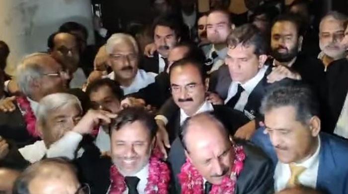 Asma Jahangir group’s Rauf Atta wins SCBA election