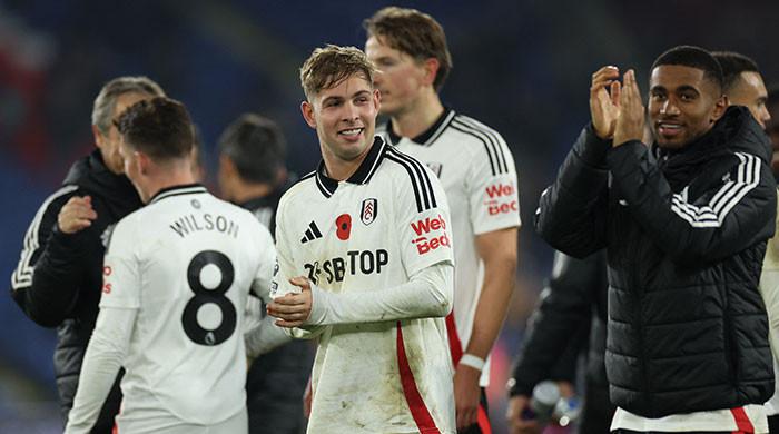 Smith Rowe shines as Fulham beat 10-man Palace 2-0