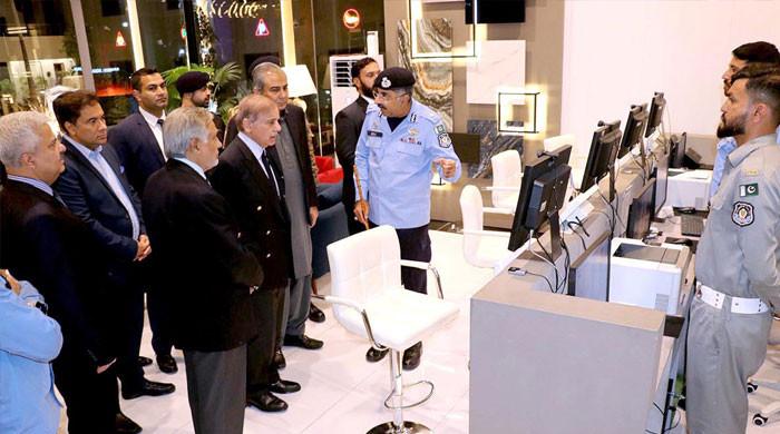 PM visits police service centre for diplomats