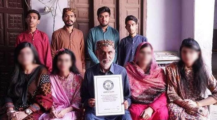 Larkana family sets world record
