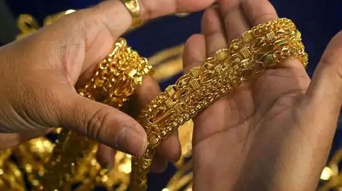 Gold prices drop Rs800 per tola