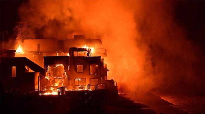 Major Los Angeles fires ‘zero percent’ contained, officials slam looting