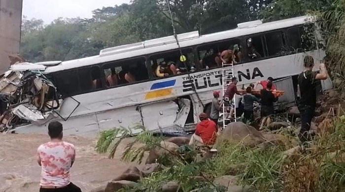 Bus crash in southern Bolivia leaves 19 dead: police