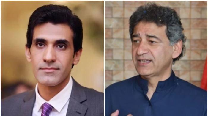 Atif-Aoun meeting draws flak from PTI