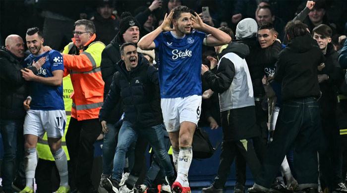 Liverpool held by Everton, four red cards in fiery last Goodison Park derby