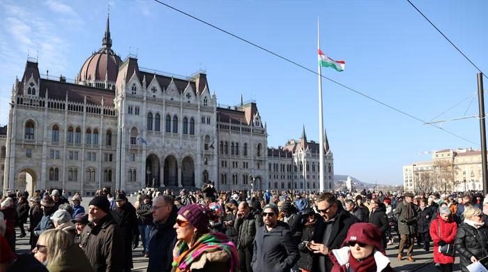 Thousands join rally of Hungarian judges